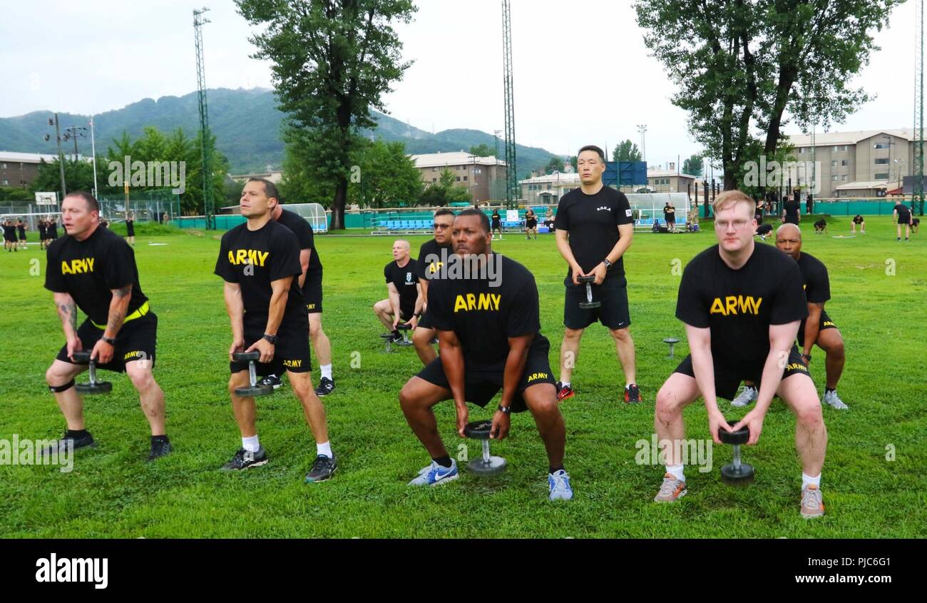 CAMP RED CLOUD, Republic of Korea – Leaders of 2nd Infantry Division/ROK-U.S. Combined Division ...