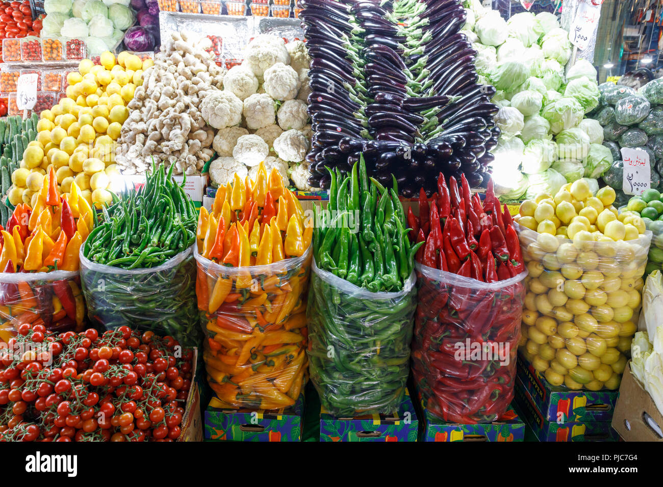 Tehran iran bazaar market fruit hi-res stock photography and images - Alamy