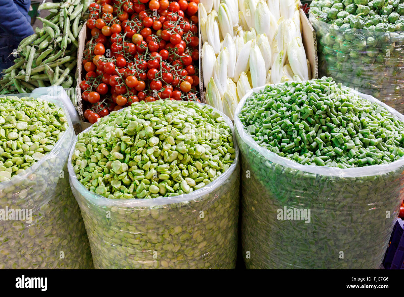 Tehran iran bazaar market fruit hi-res stock photography and images - Alamy
