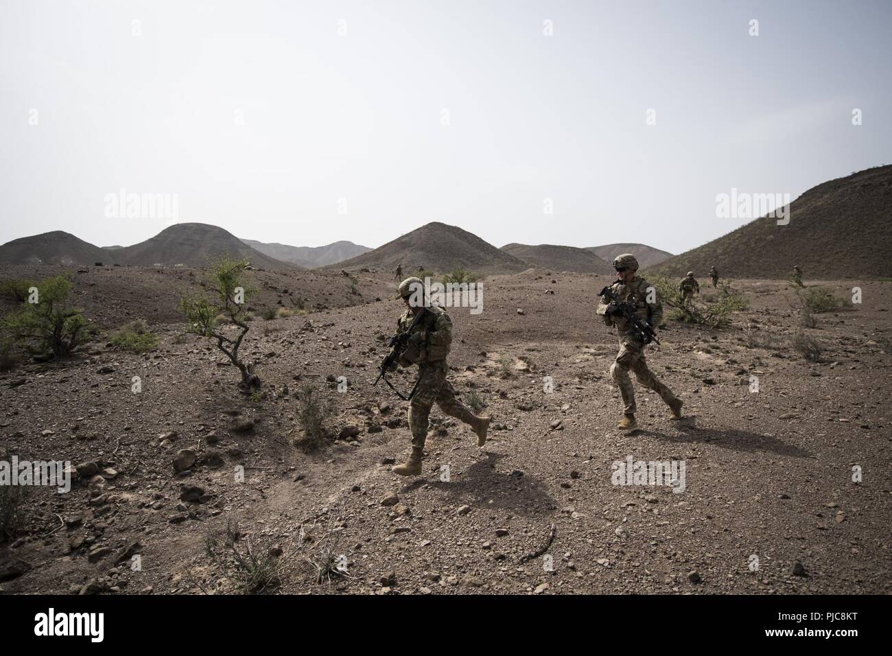 American soldiers maneuver hi-res stock photography and images - Alamy