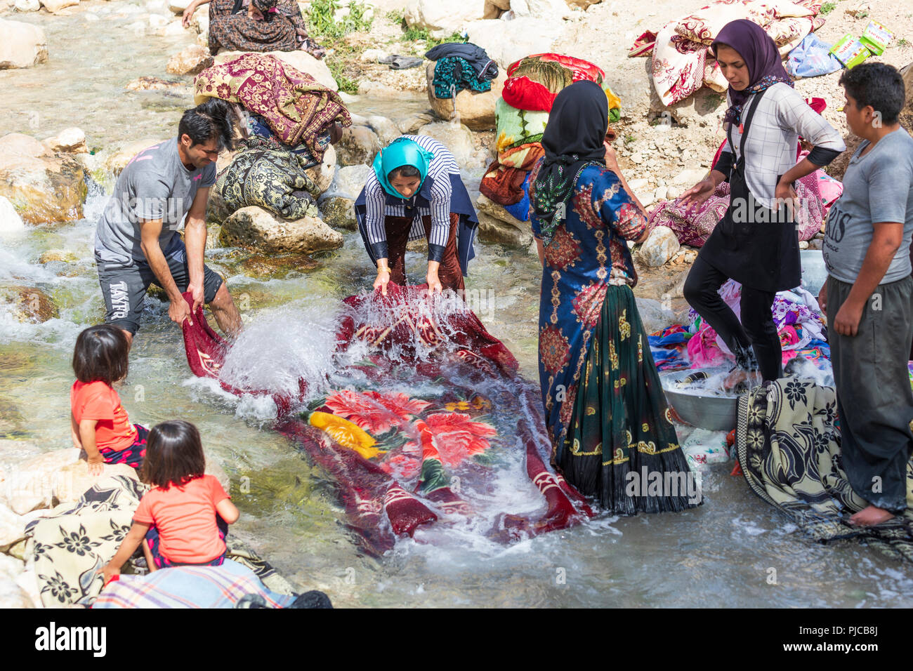 Washing clothes in river hi-res stock photography and images - Alamy