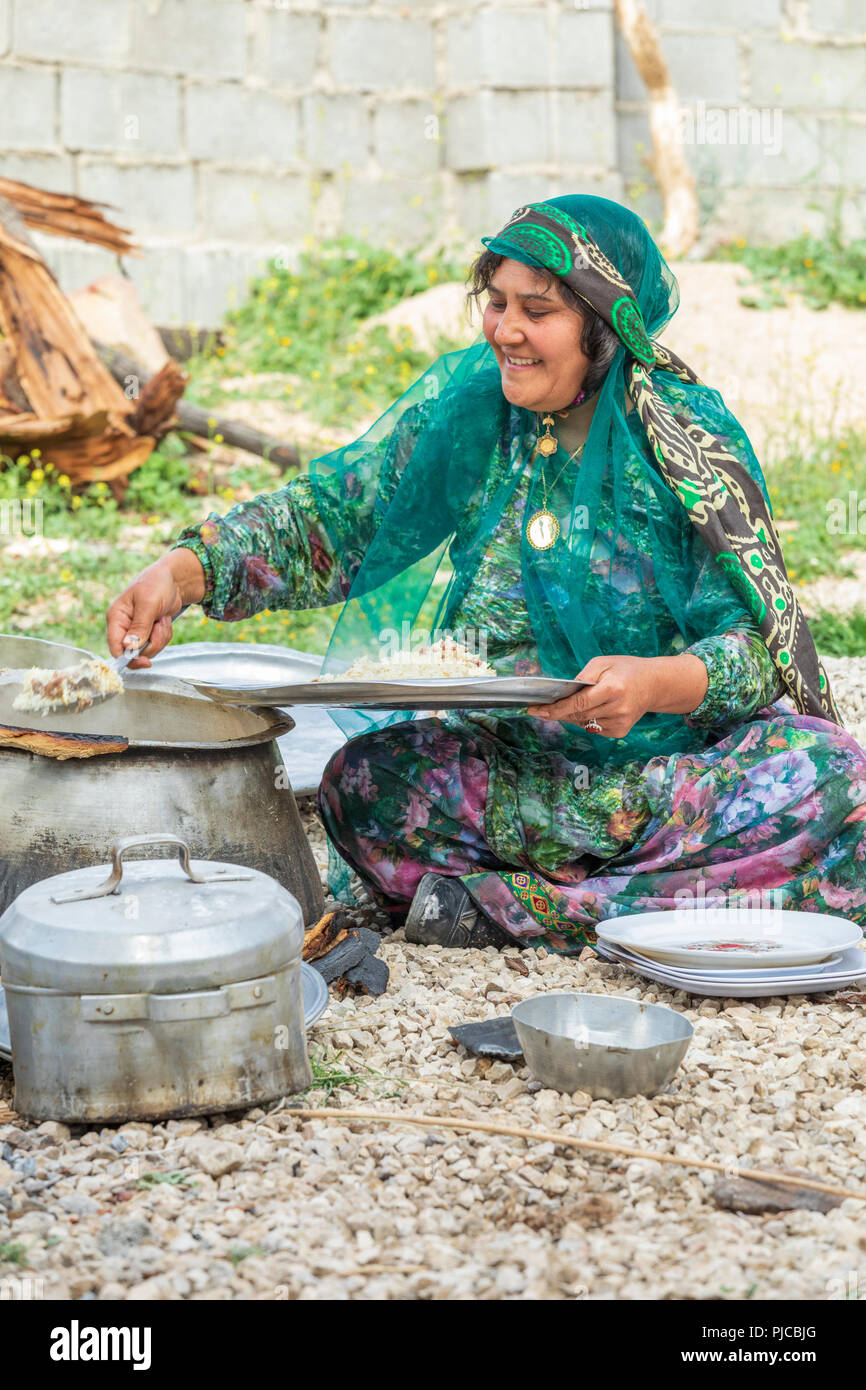 Tribal food preparation hi-res stock photography and images - Alamy