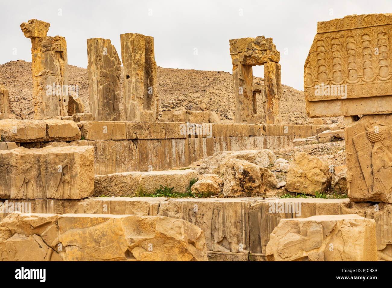 Achaemenid style of architecture hi-res stock photography and images ...