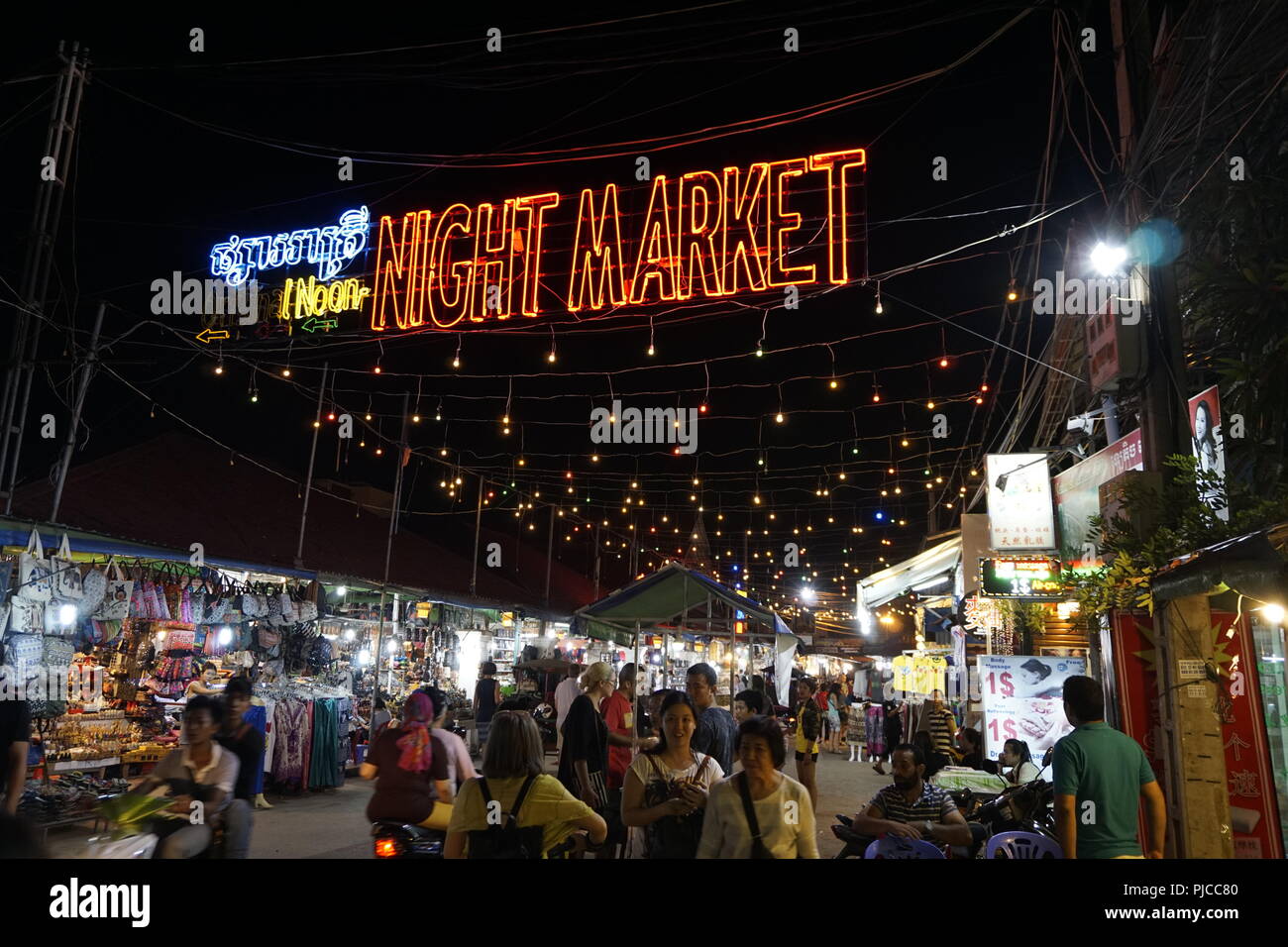 Angkor night market in Siam Reap, Cambodia Stock Photo - Alamy
