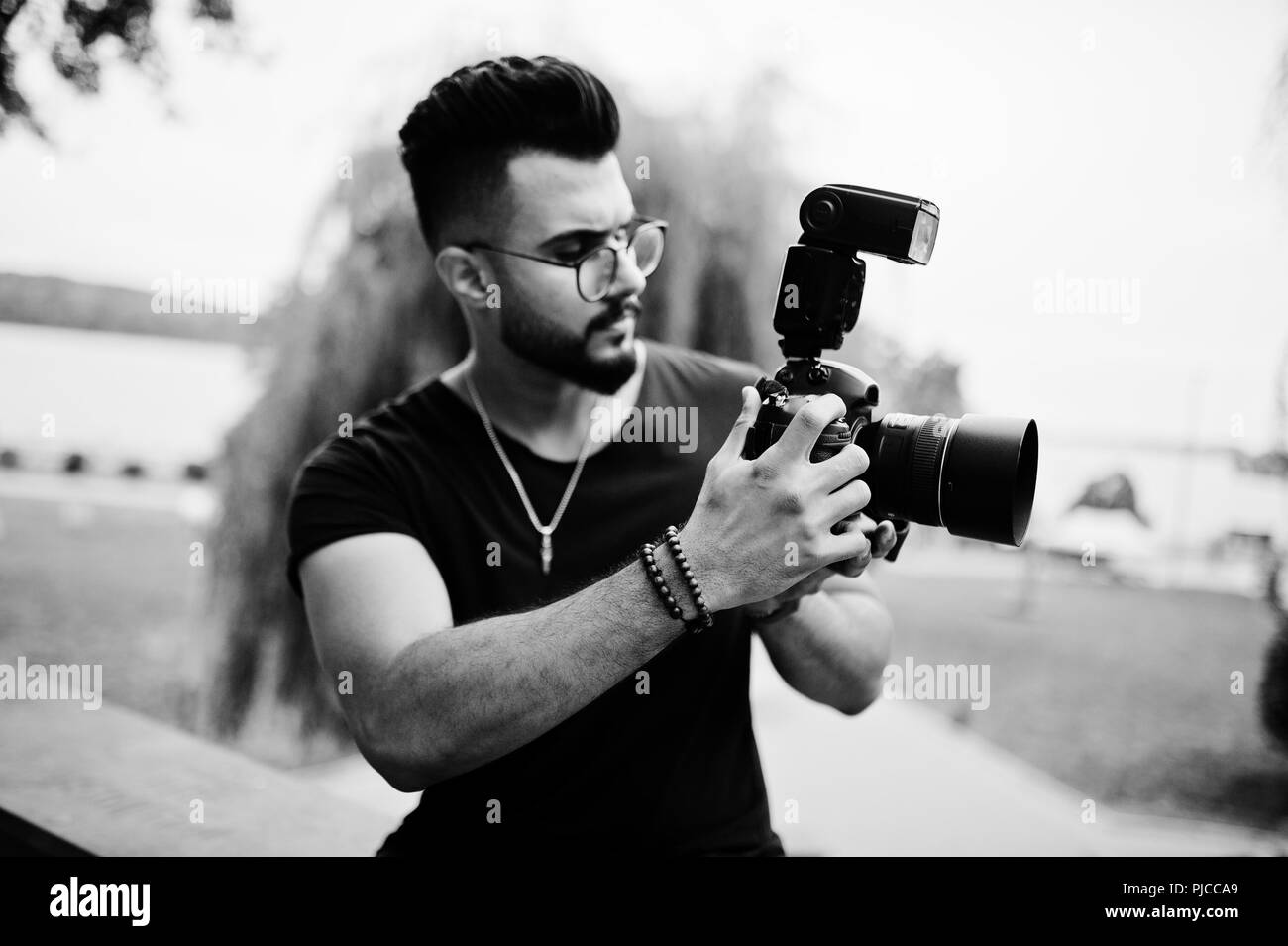Kuwait camera man Black and White Stock Photos & Images - Alamy