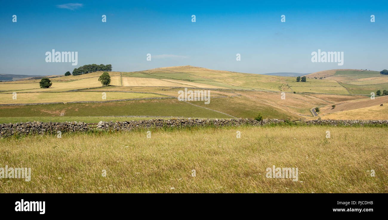 Derbyshire farm limestone hi-res stock photography and images - Alamy