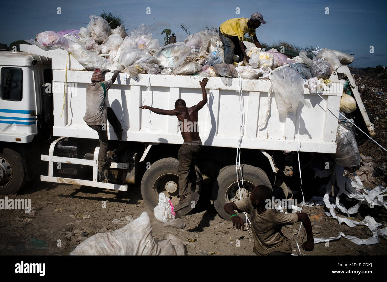 Kibarani dump site in Mombasa, Kenya, February 2012 Stock Photo - Alamy