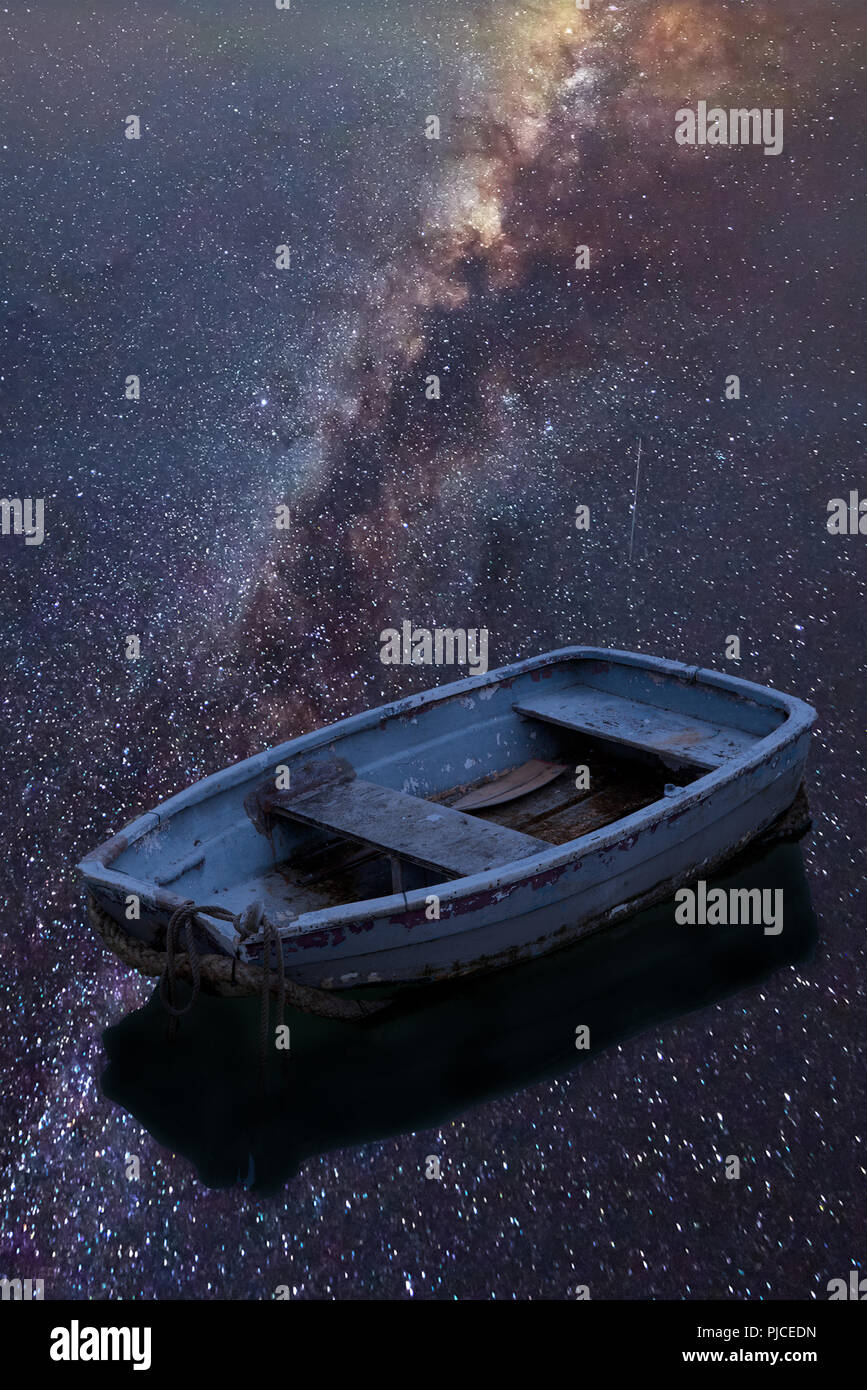 Single rowing boat hi-res stock photography and images - Alamy