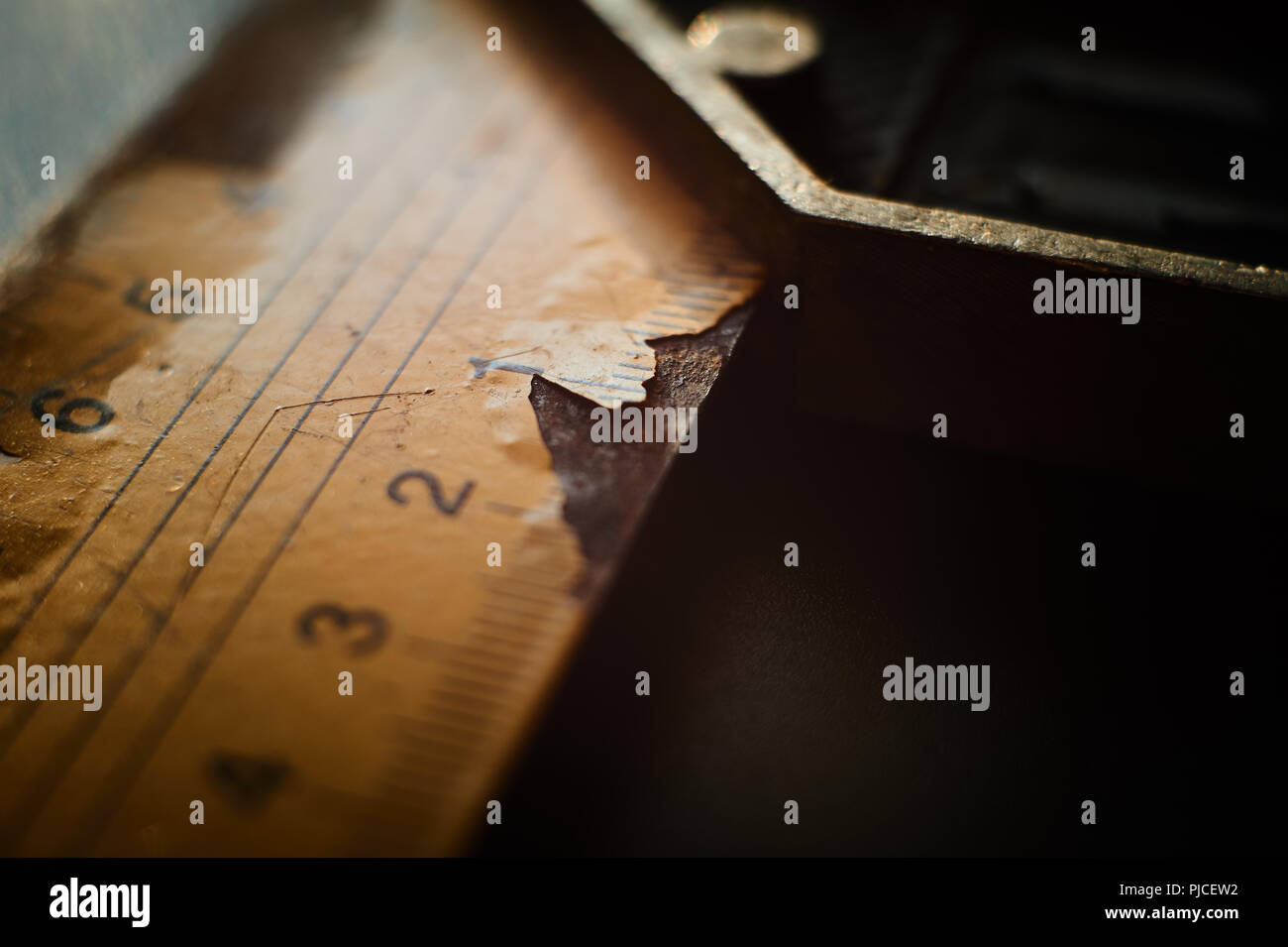 90 degree angle hi-res stock photography and images - Alamy