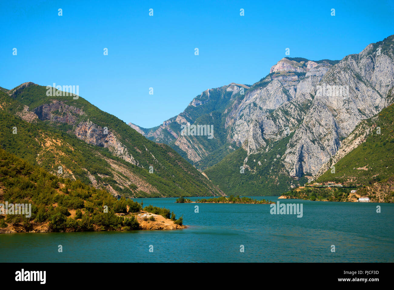 Coma rope's lake, river In it, Albania, Koman-Stausee, Fluss Drin ...