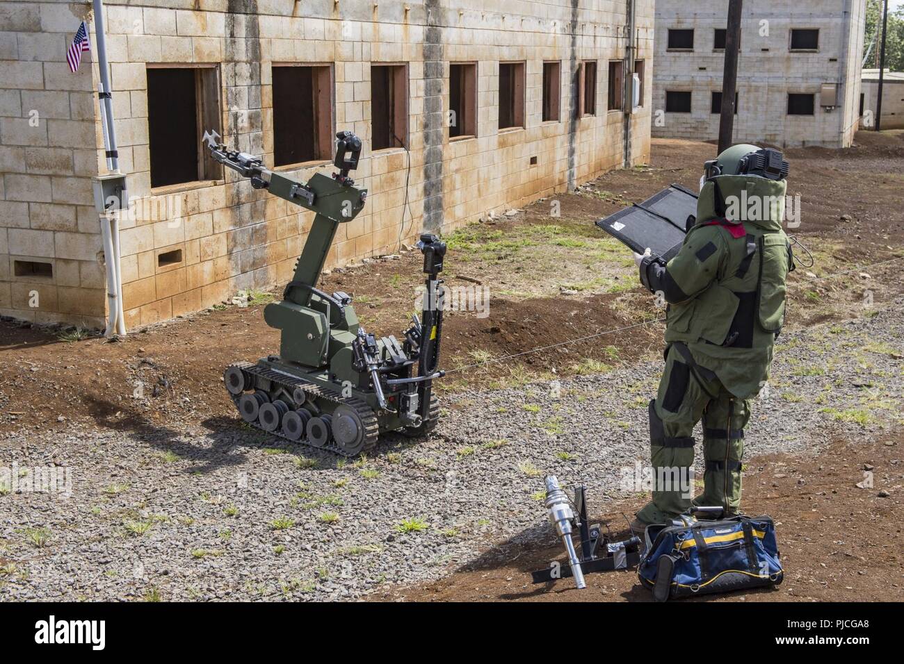 SCHOFIELD BARRACKS, Hawaii (July 20, 2018) Leading Seaman Chad Downey ...