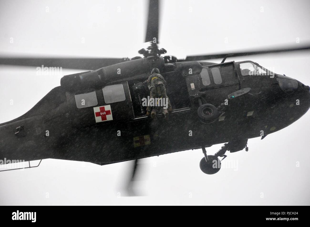 U.S. soldiers with Charlie Company, 2-104th General Support Aviation ...