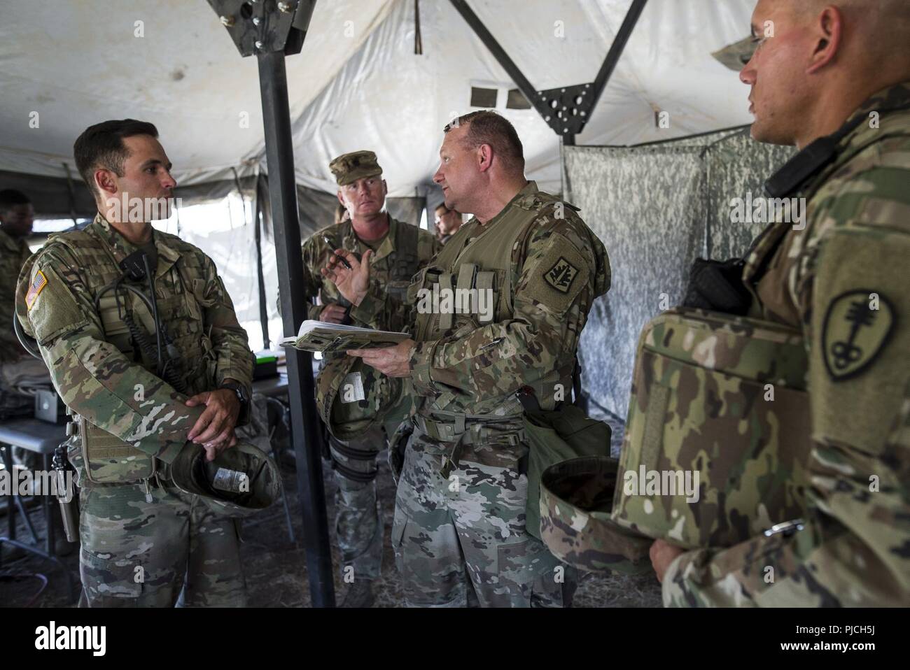 348th military police company hi-res stock photography and images - Alamy