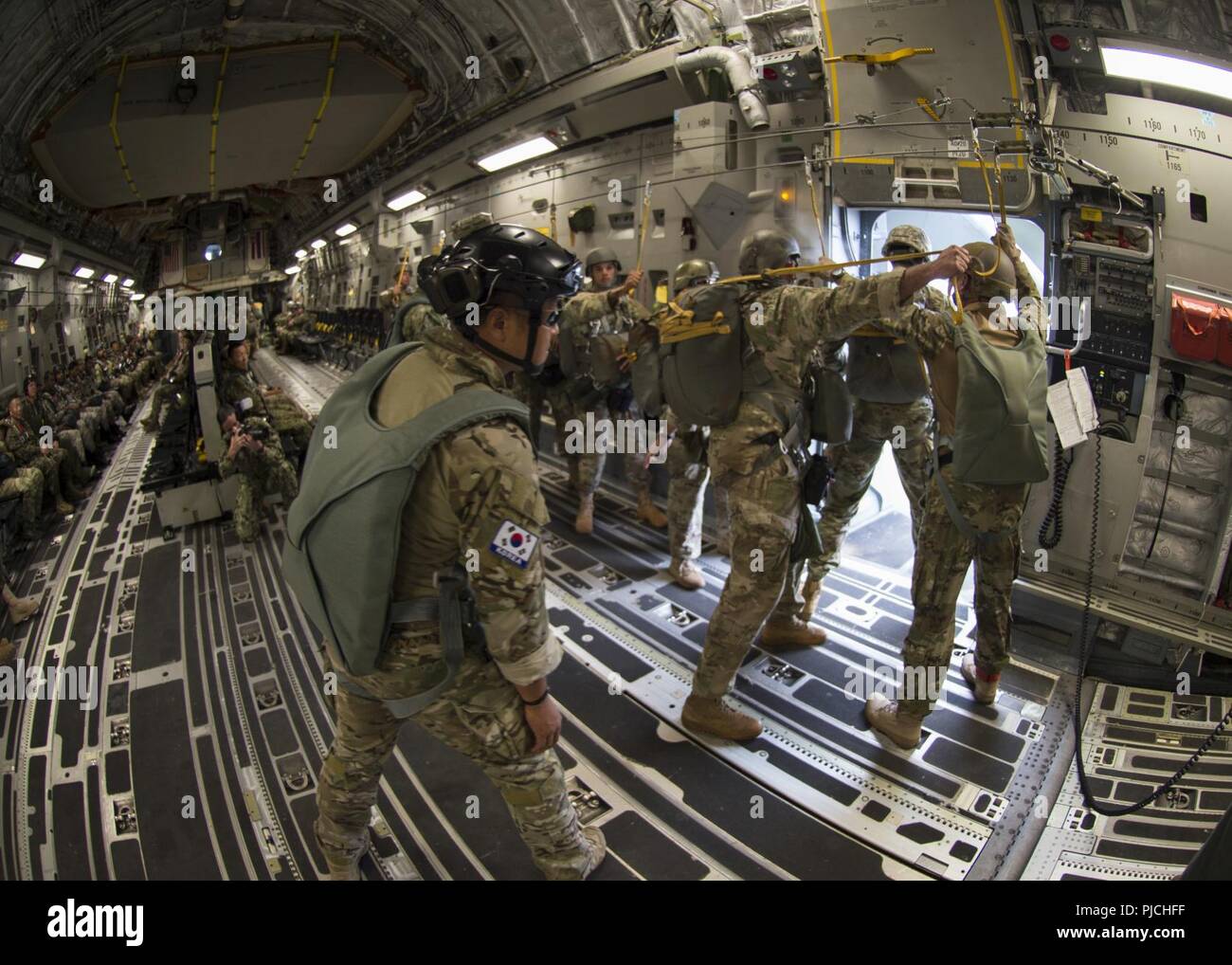 NORTH SHORE, Hawaii (July 17, 2018) - A Republic of Korea Navy Special ...
