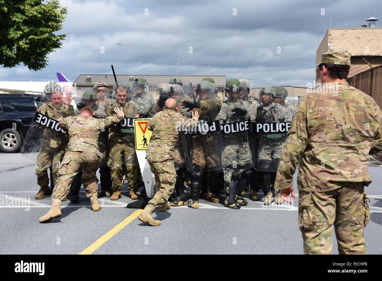 Security forces specialists from the 193rd Special Operations Security ...