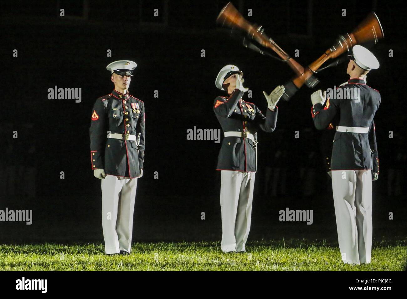 Usmc silent drill team hi-res stock photography and images - Alamy