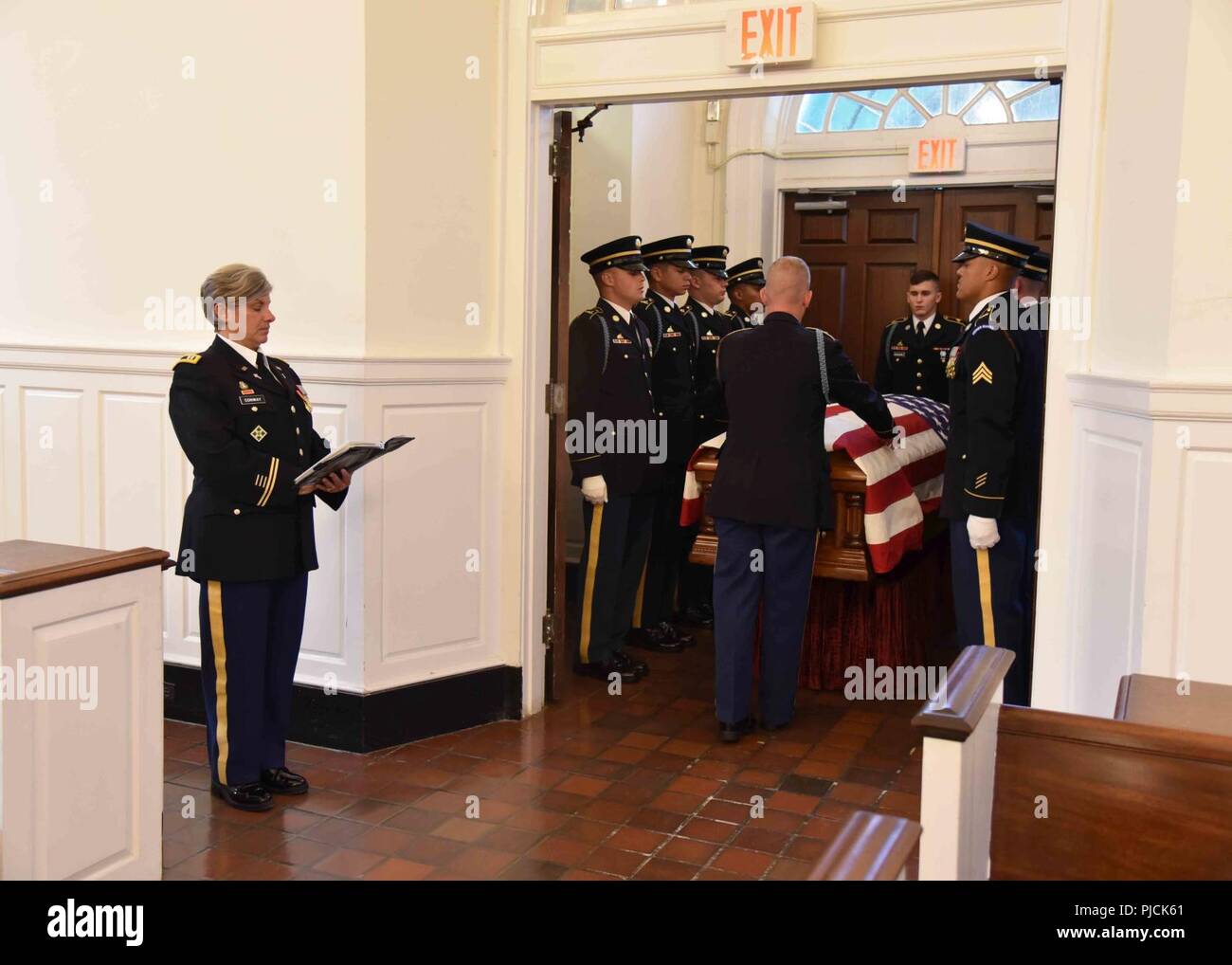 Soldiers with the 3rd Infantry Regiment (The Old Guard) carry the ...
