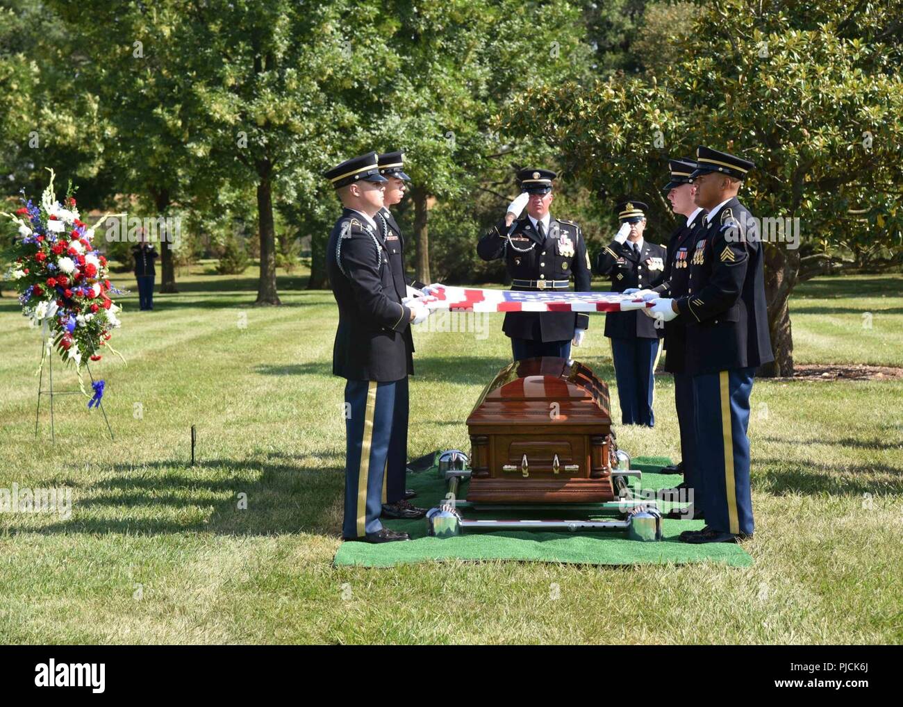 Soldiers with the 3rd Infantry Regiment (The Old Guard) hold the ...