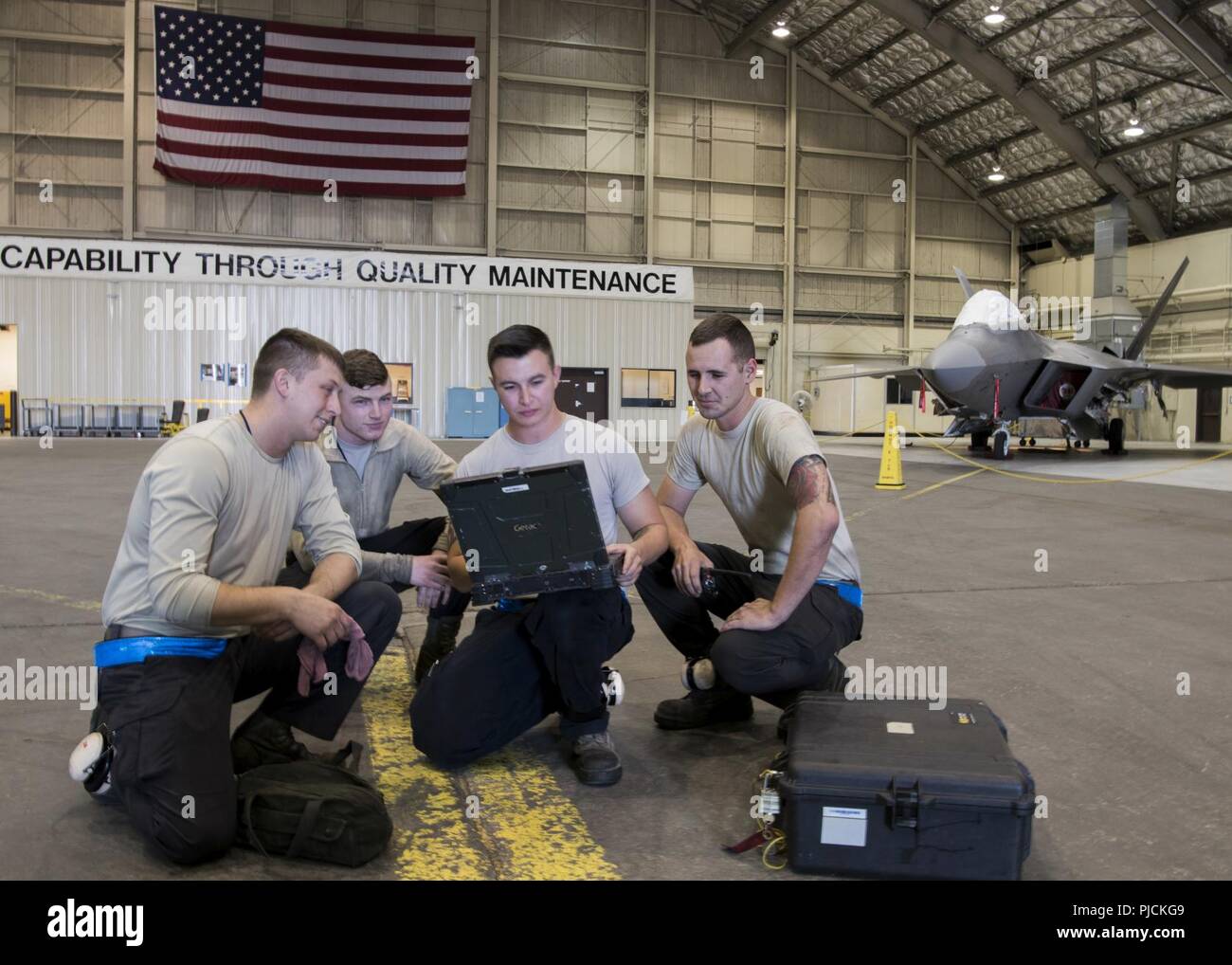 525the aircraft maintenance unit hi-res stock photography and images ...