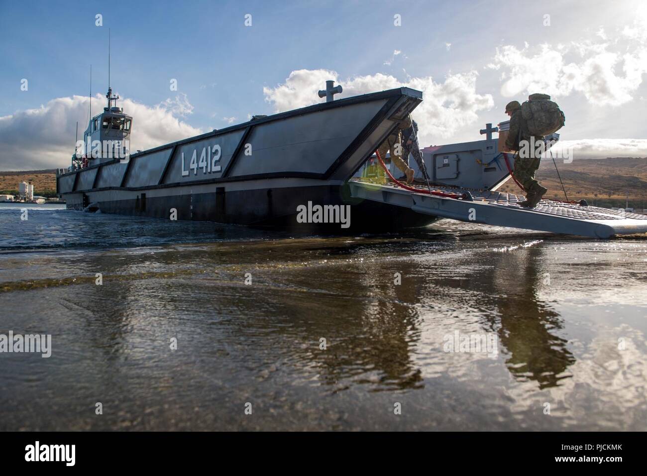KONA, Hawaii (July 17, 2018) Royal Australian service members board a ...