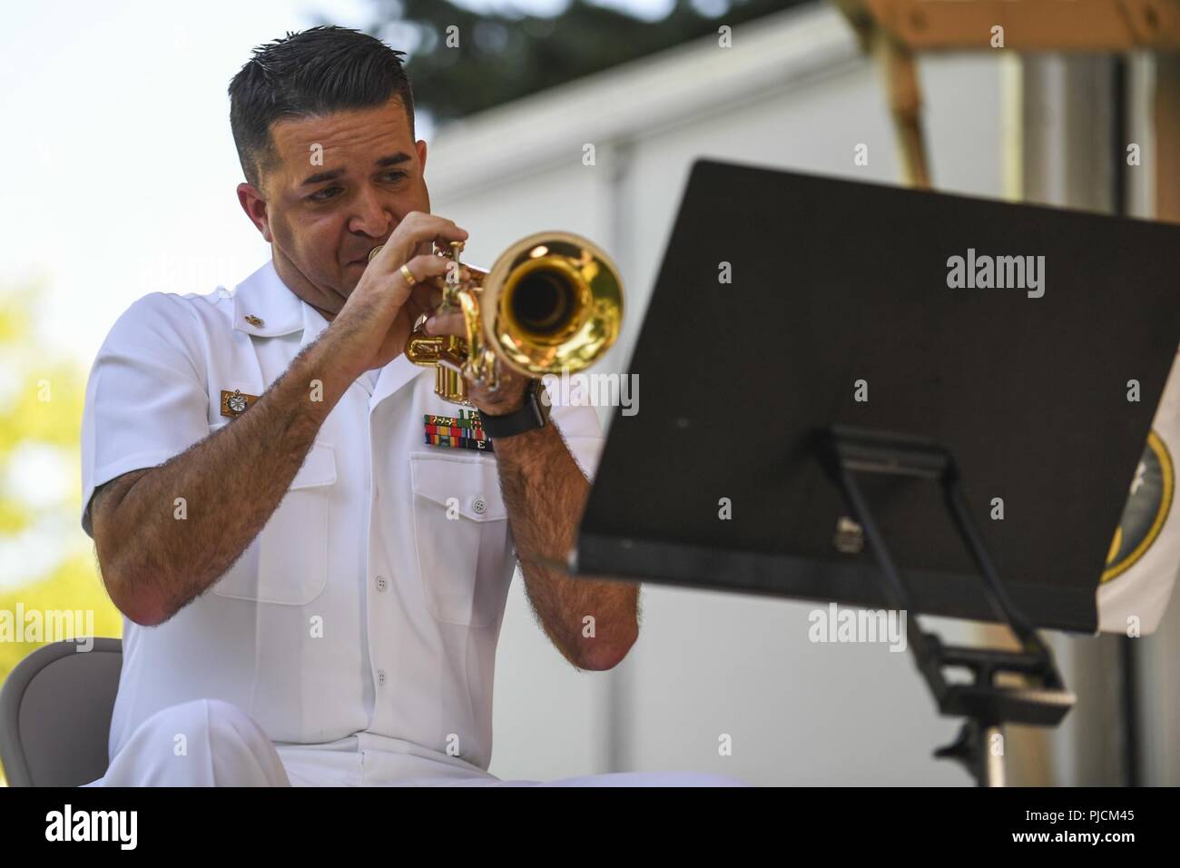 U s navy band trumpet hi-res stock photography and images - Alamy