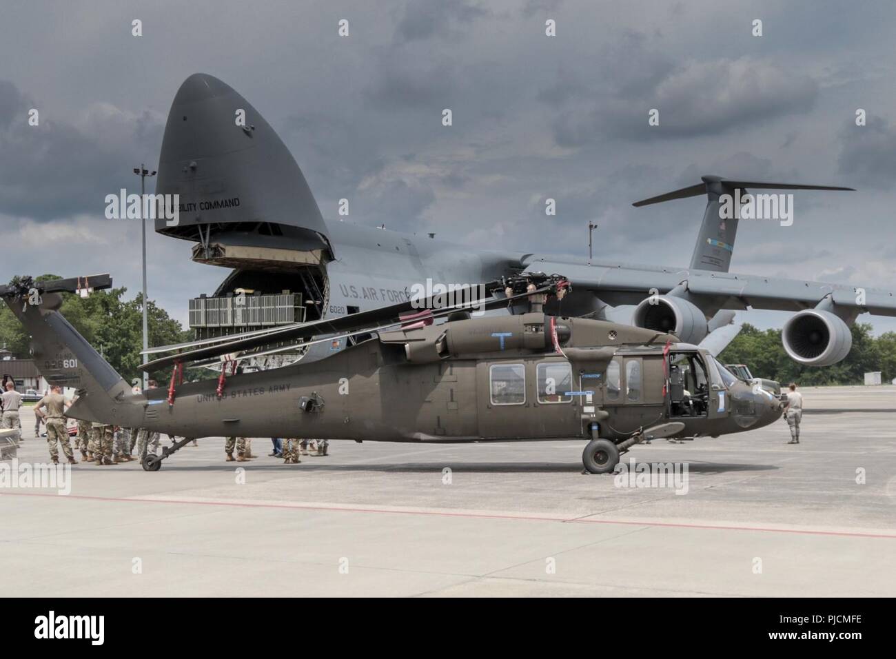 A Georgia Army National Guard UH-60 Black Hawk helicopter from the ...