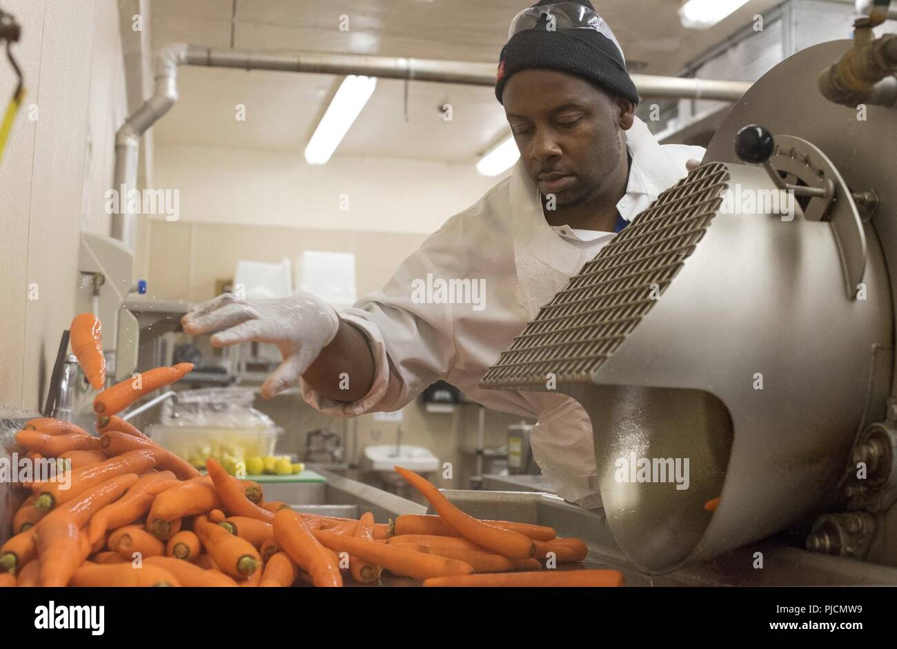 Army food processing hi-res stock photography and images - Alamy