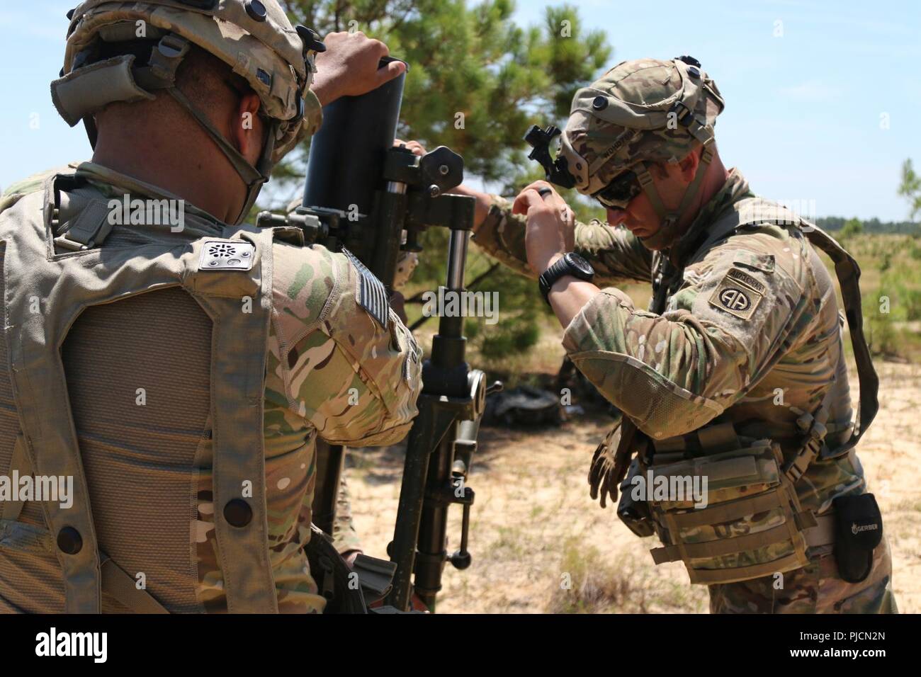 120mm mortar system hi-res stock photography and images - Alamy