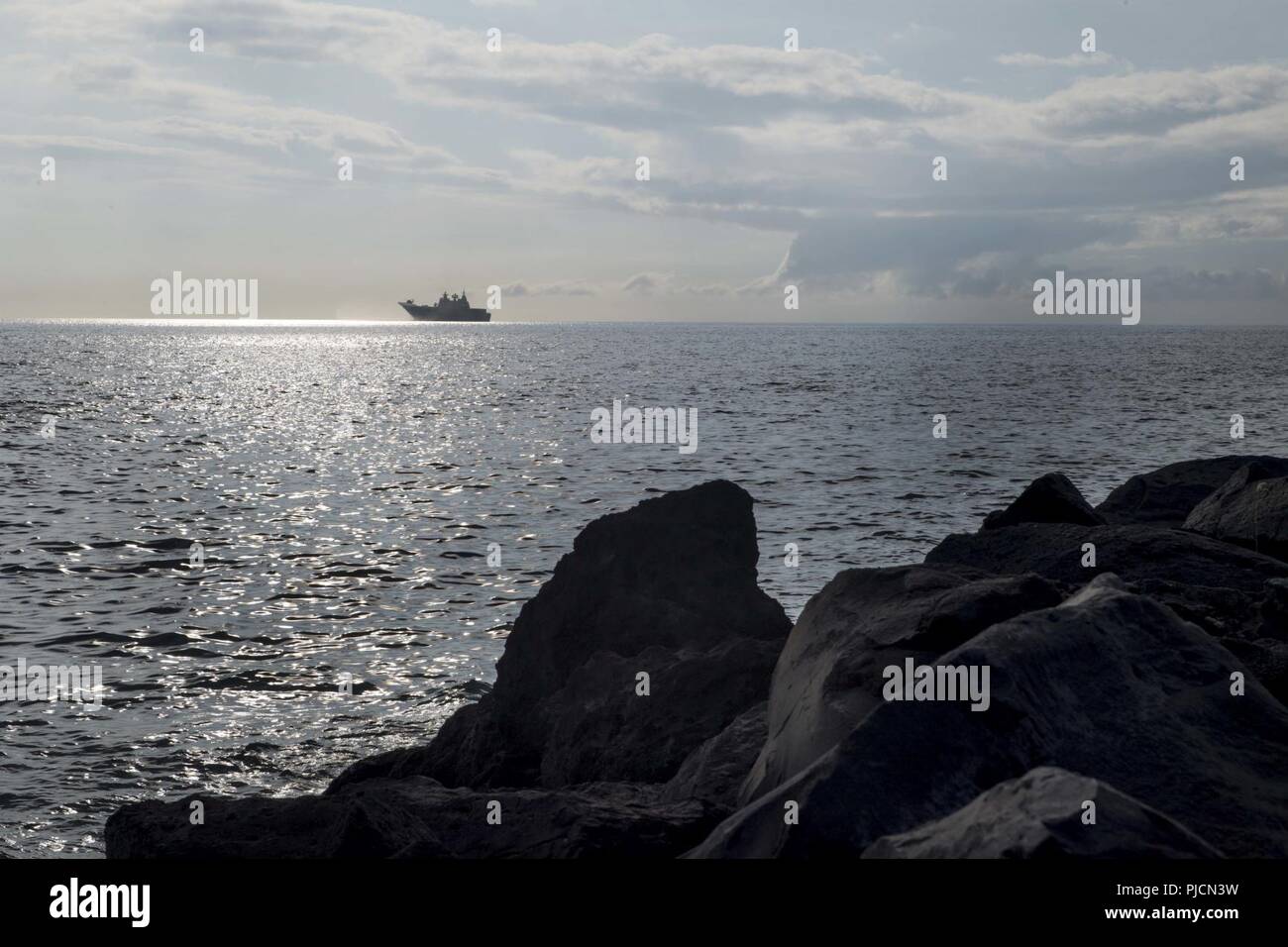 KONA, Hawaii (July 22, 2018) Royal Australian Navy landing helicopter ...
