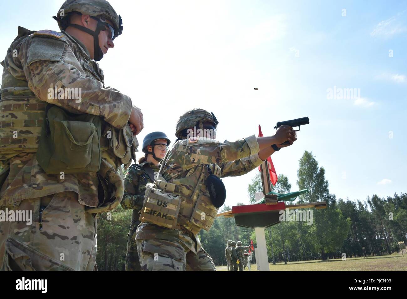 Weapons training at the p8 pistol hi-res stock photography and images ...