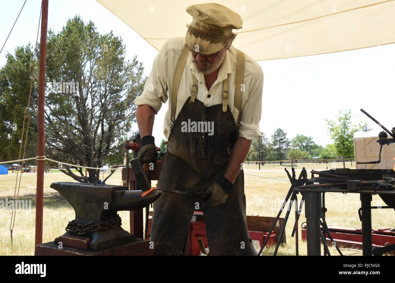 Army blacksmith hi-res stock photography and images - Alamy