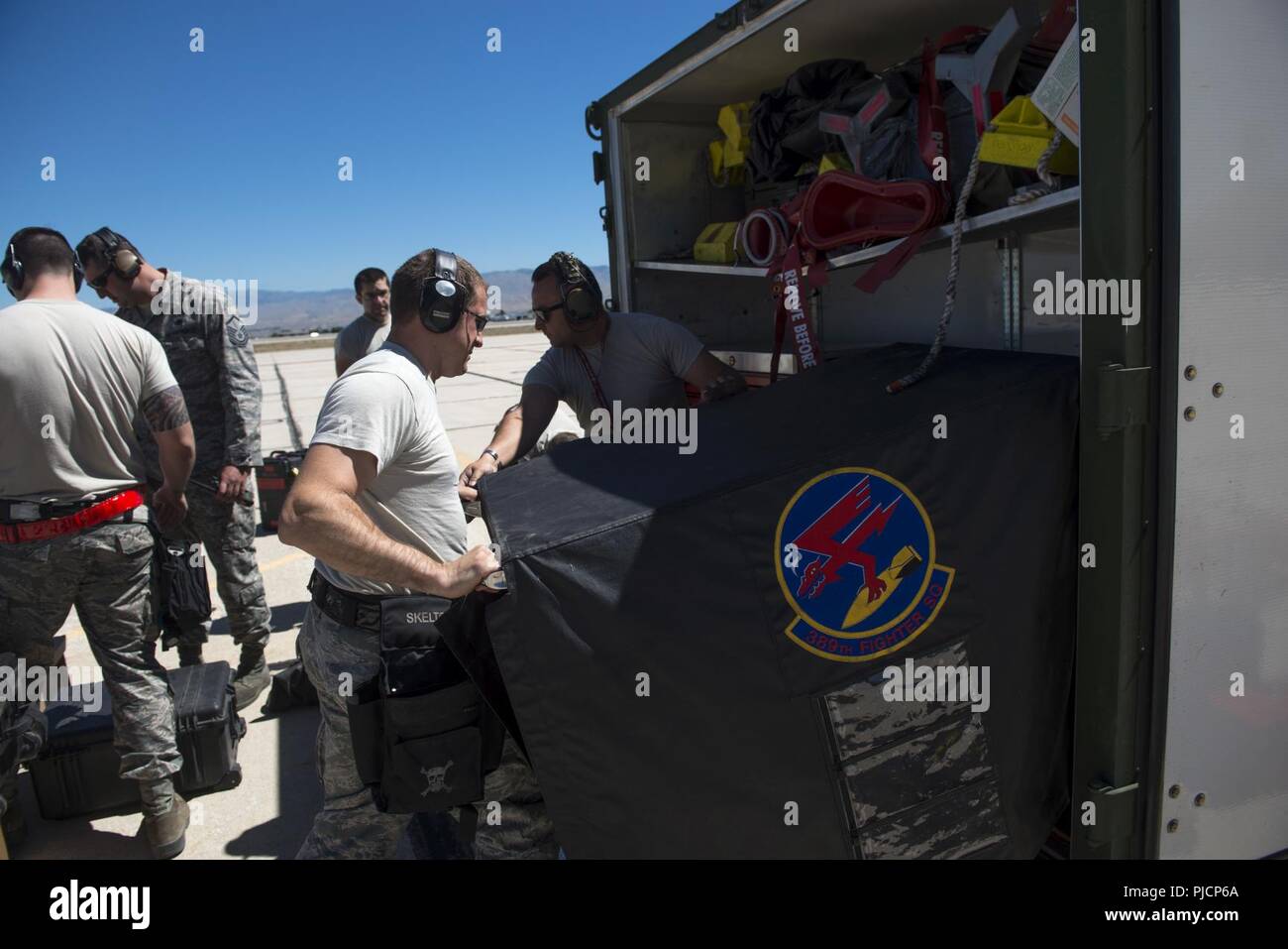 Gunfighter flag hi-res stock photography and images - Alamy