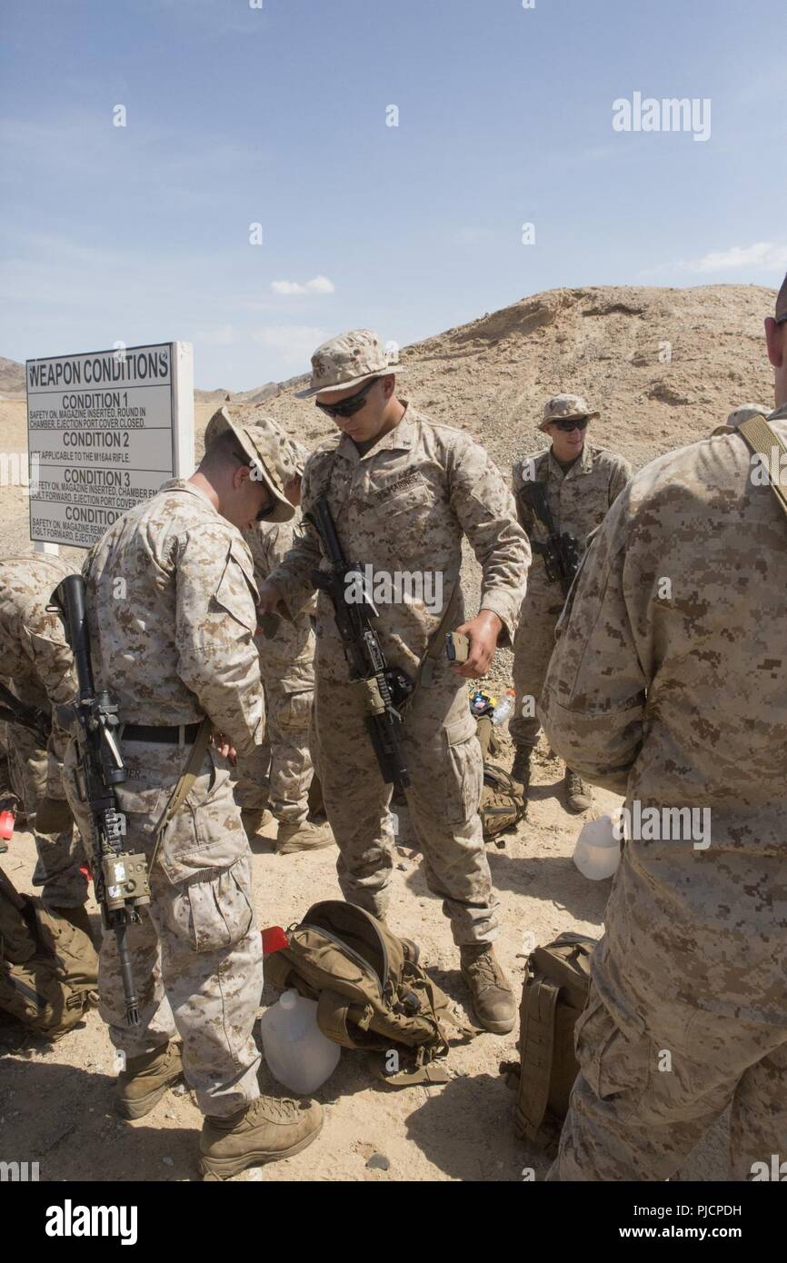 Battle sight zero hi-res stock photography and images - Alamy