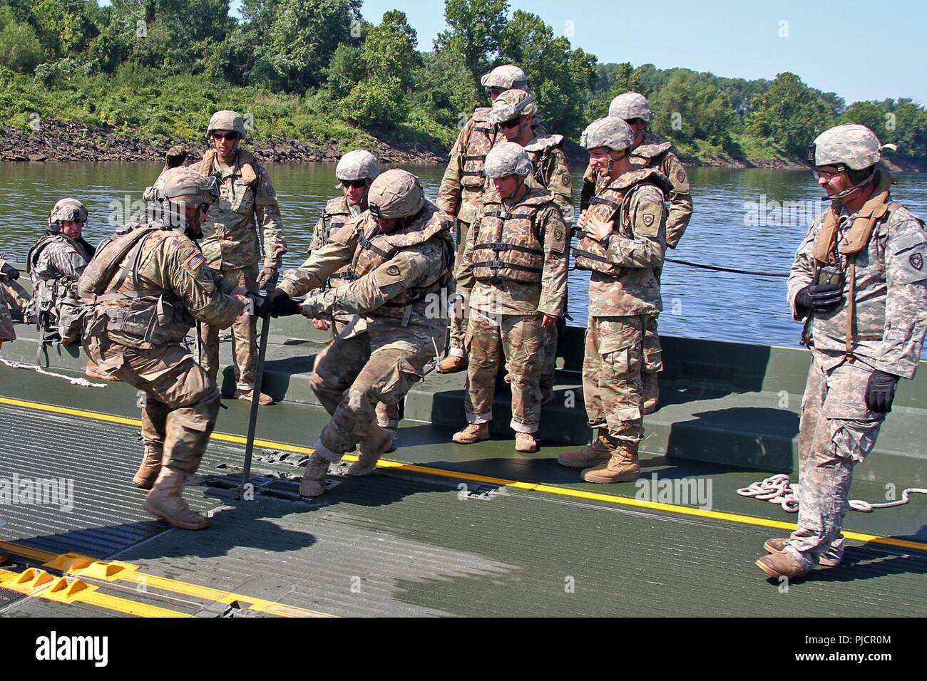 Soldiers with the Kentucky National Guard's 2061st Multi-Role Bridge ...