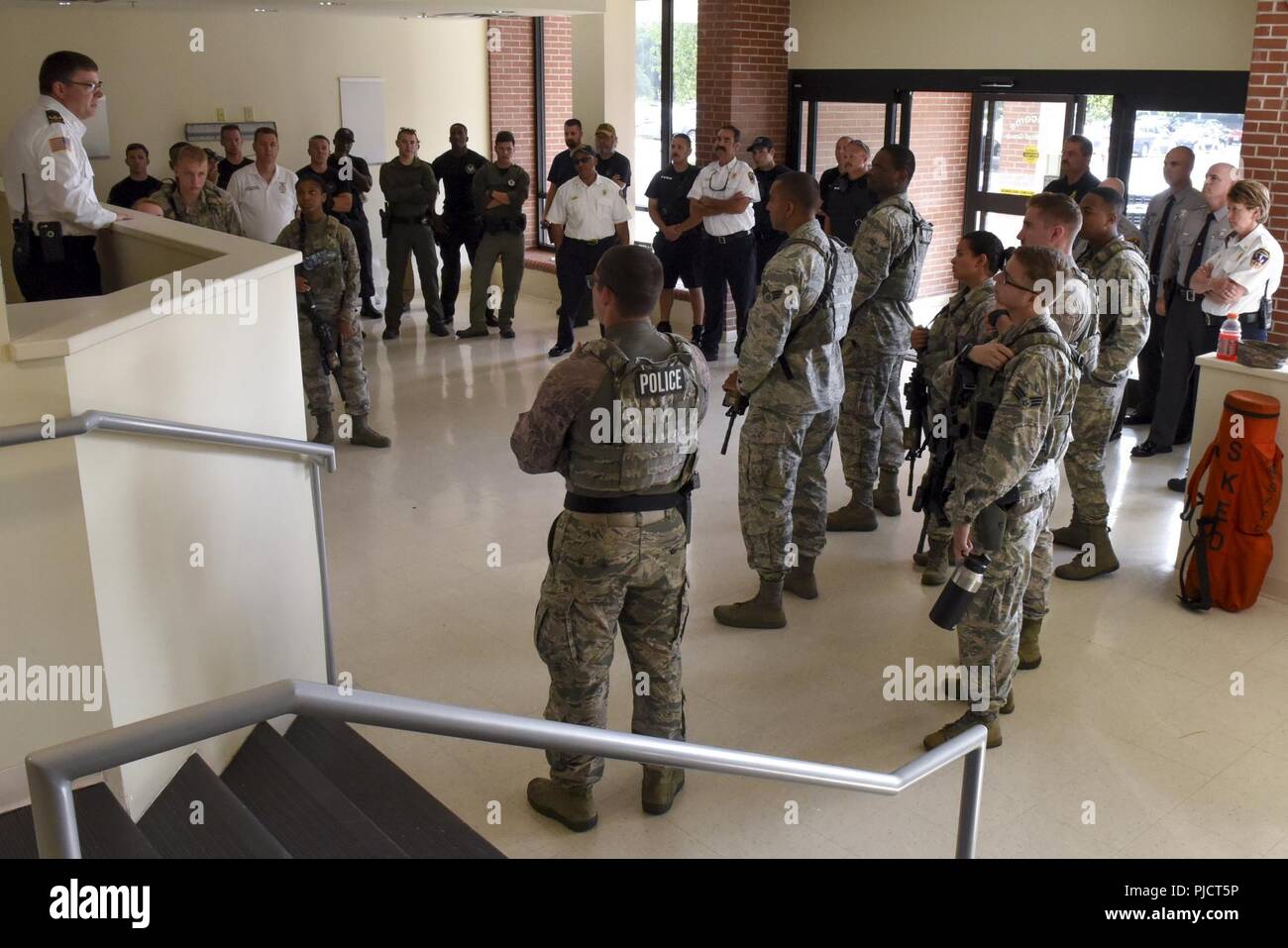 Exercise a swat team a hi-res stock photography and images - Alamy