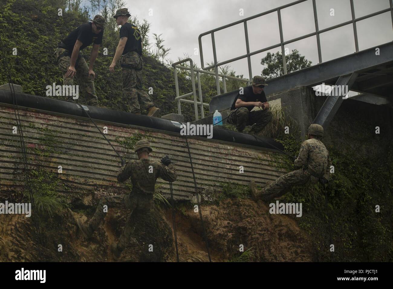 Marines with Echo Company, Battalion Landing Team, 2nd Battalion, 5th ...