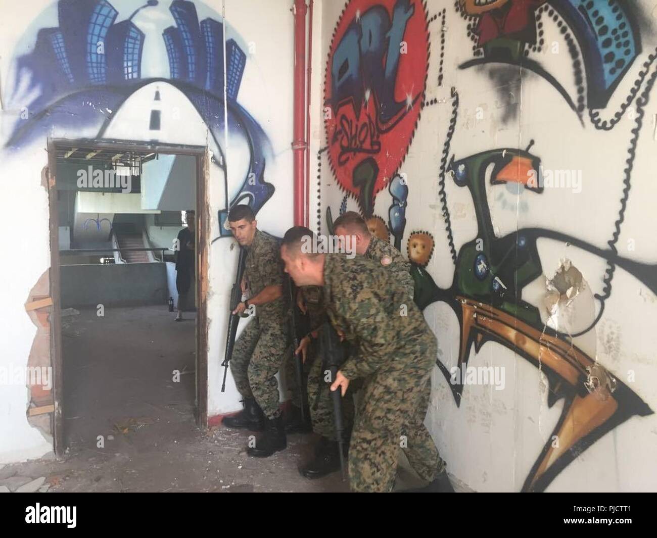 Room clearing procedures hi-res stock photography and images - Alamy