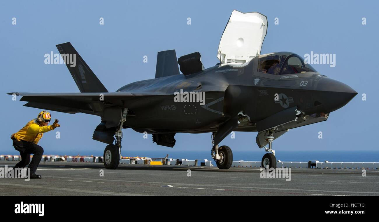 (July 17, 2018) Aviation Boatswain's Mate (Handling) 2nd Class James ...