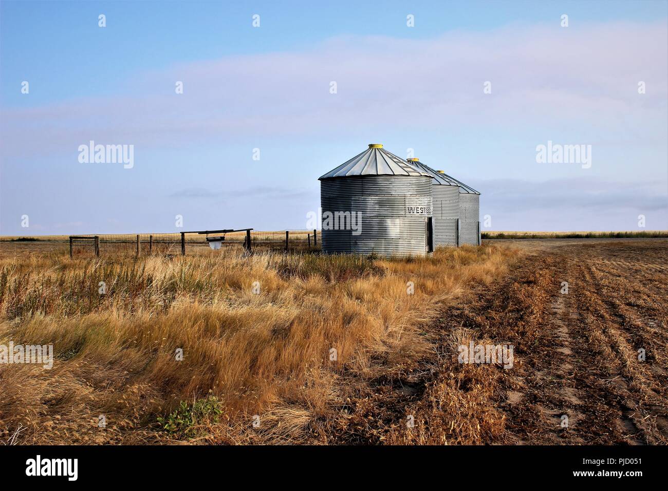 Metal grain bin on hi-res stock photography and images - Alamy
