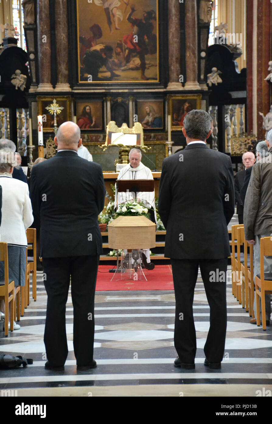 Modern church mass hi-res stock photography and images - Alamy