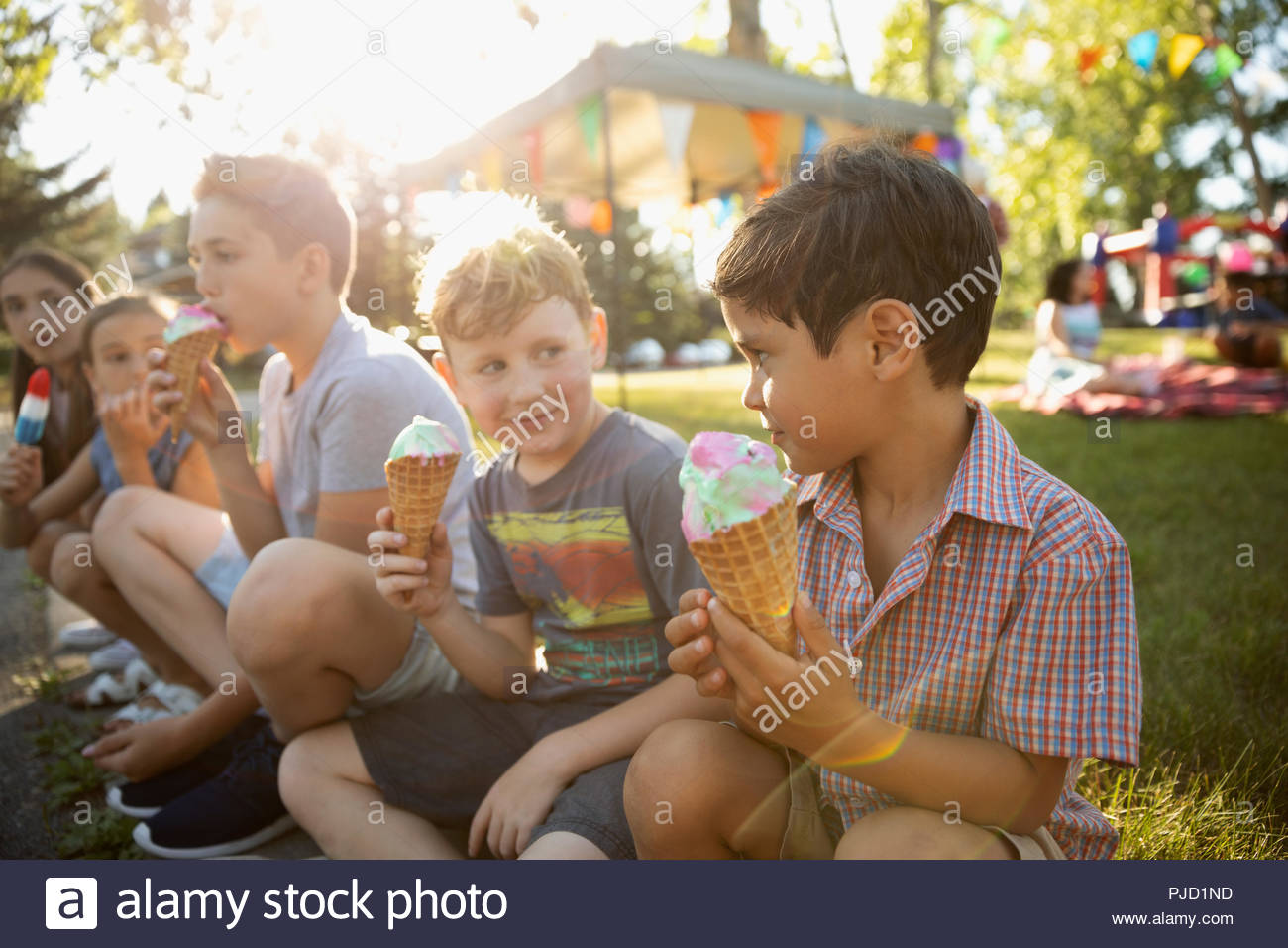 Boy ice cream cones hi-res stock photography and images - Alamy