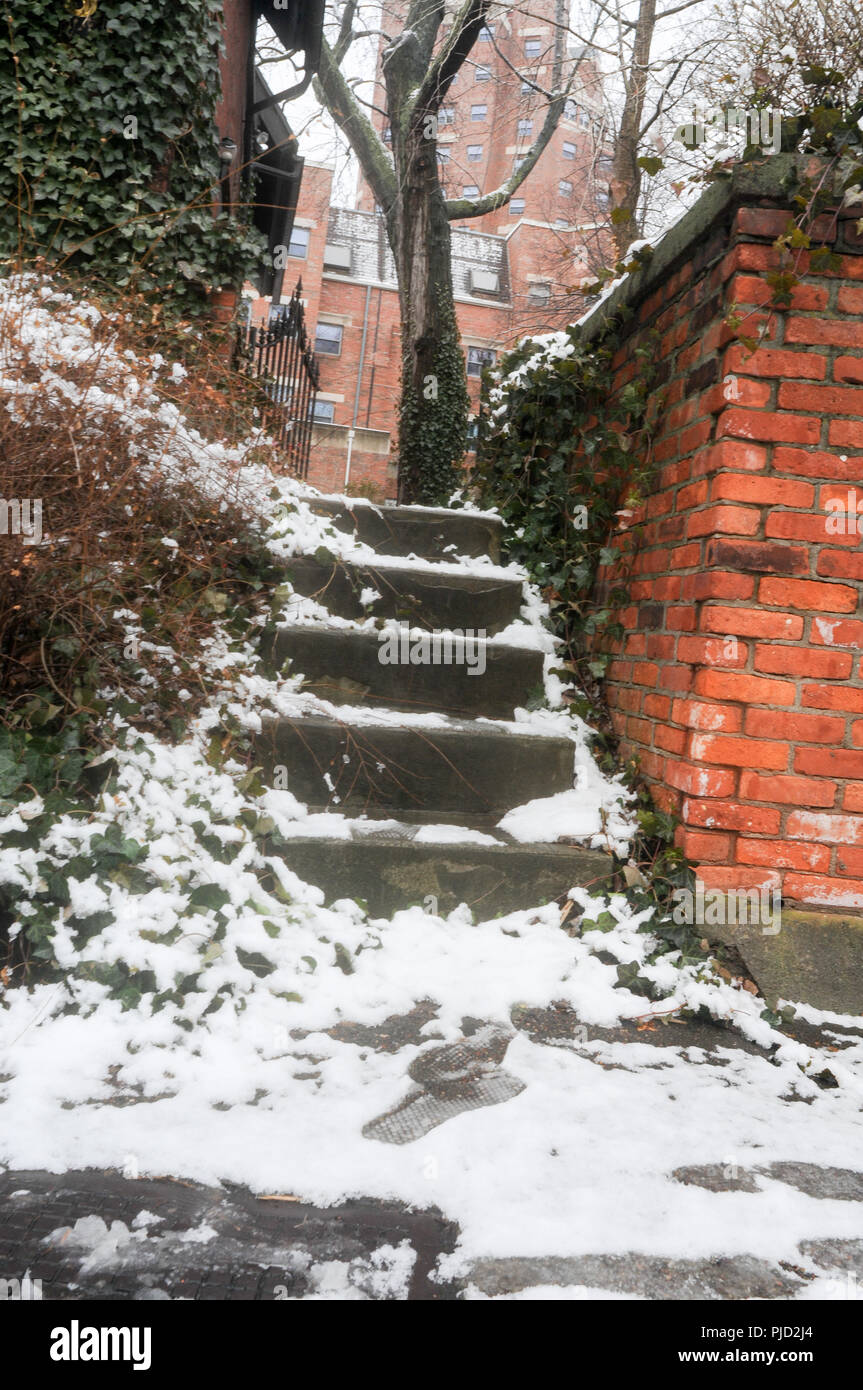 Unsafe steps hi-res stock photography and images - Alamy