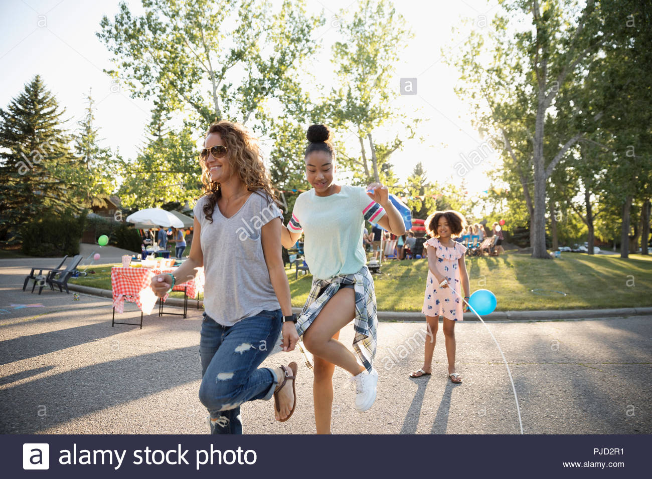 Mother daughter jumping rope hi-res stock photography and images - Alamy