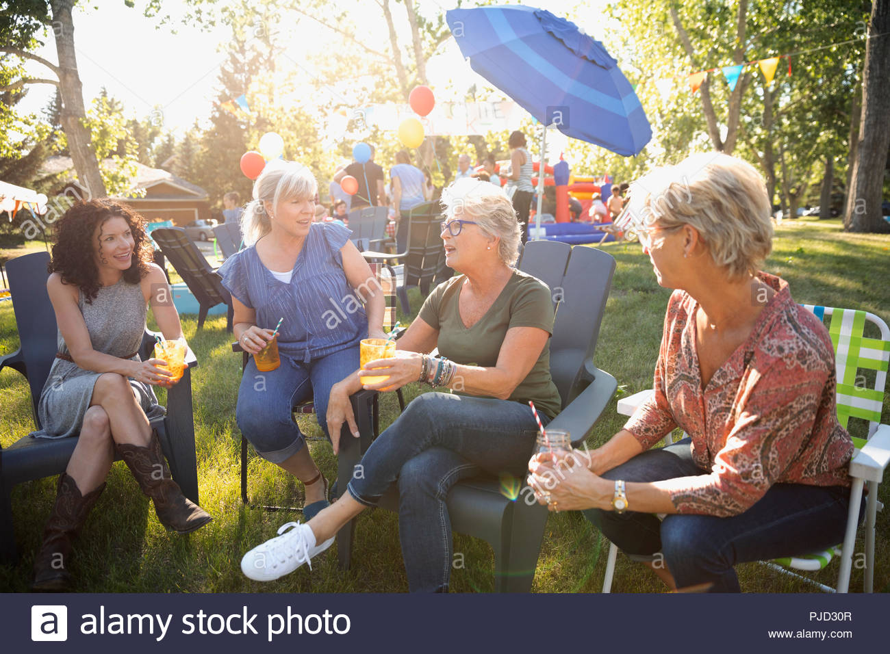 Drinking lemonade female hi-res stock photography and images - Alamy