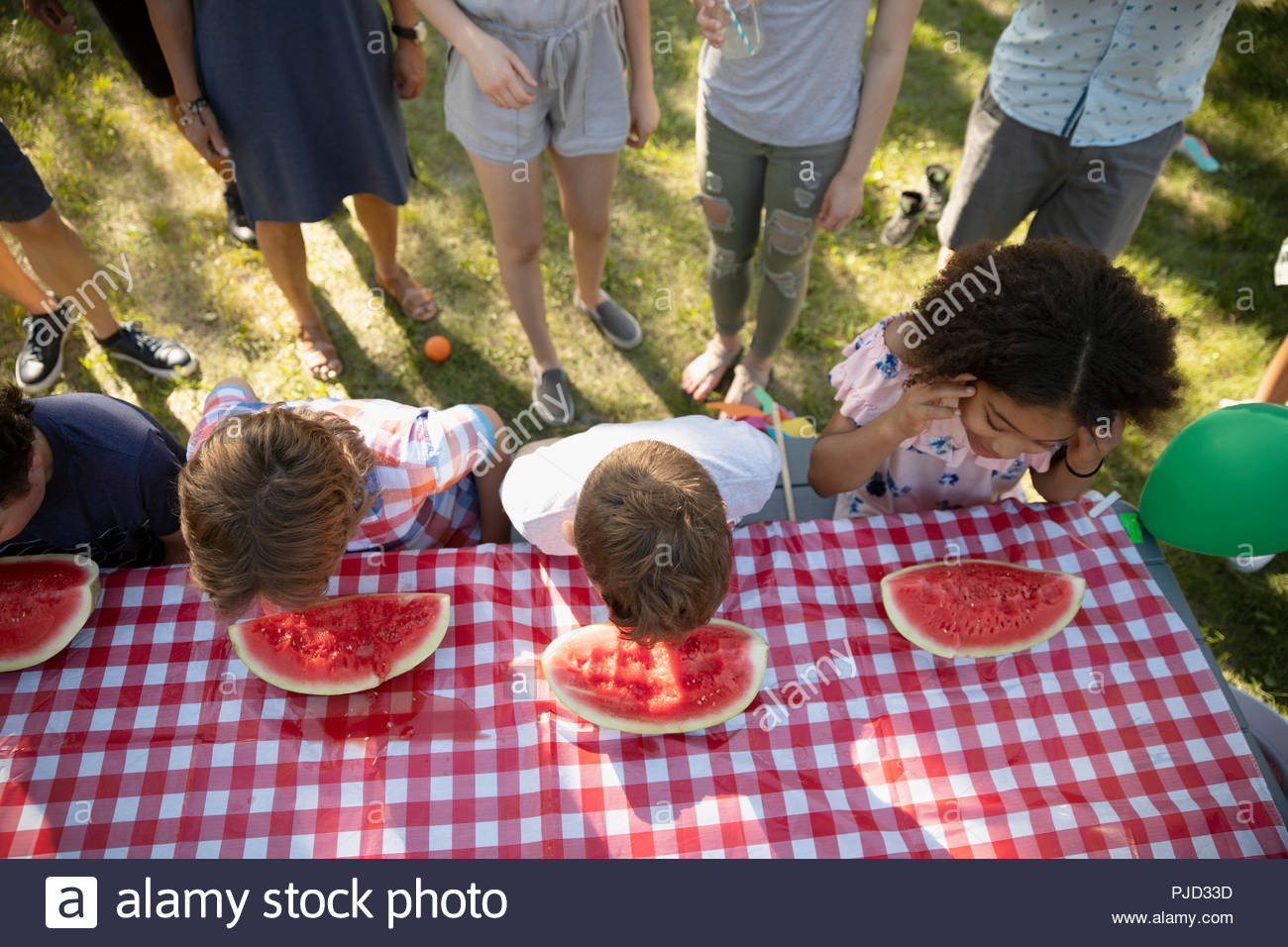 Children enjoying summer hi-res stock photography and images - Alamy