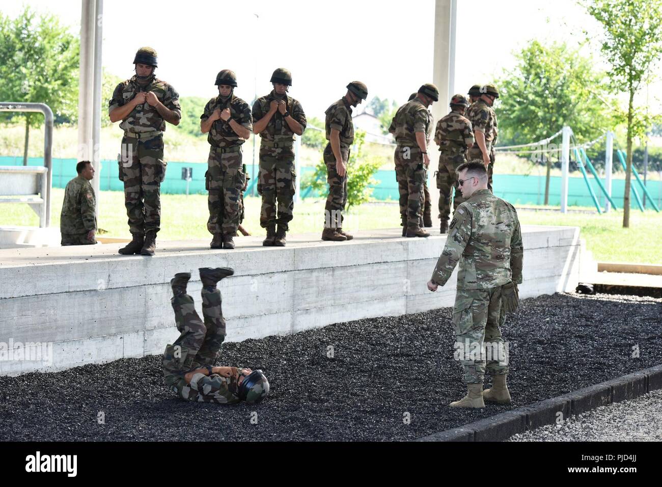 U.S. Army Paratroopers assigned to 173rd Airborne Brigade, rehearse ...