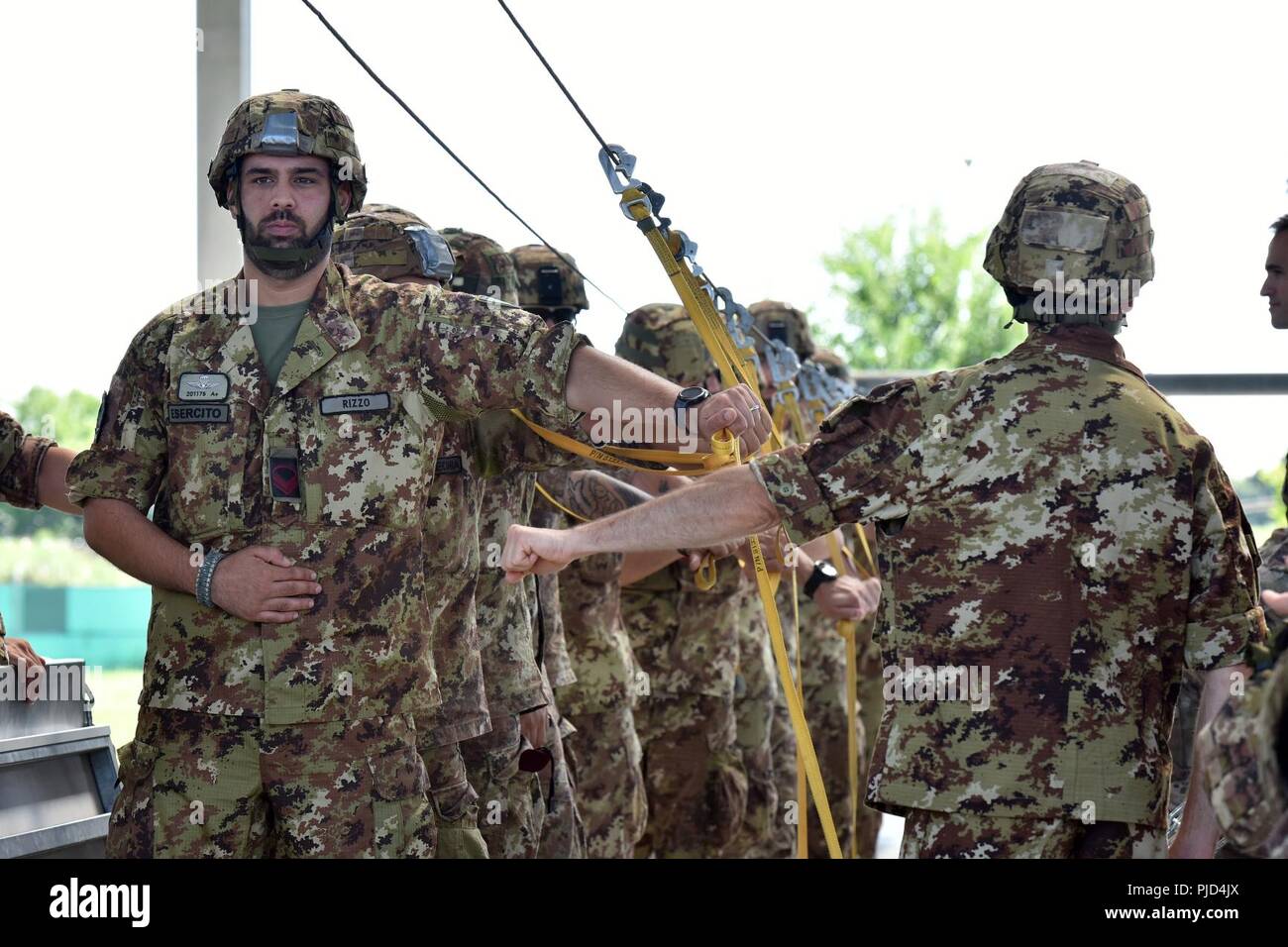 Italian Army Paratroopers assigned to Folgore Brigade, during ...
