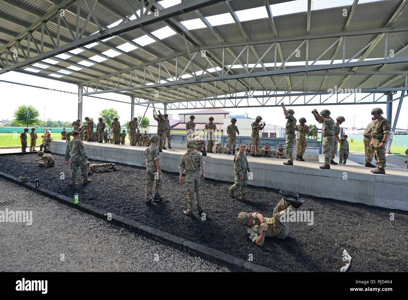 U.S. Army Paratroopers assigned to 173rd Airborne Brigade, rehearse ...