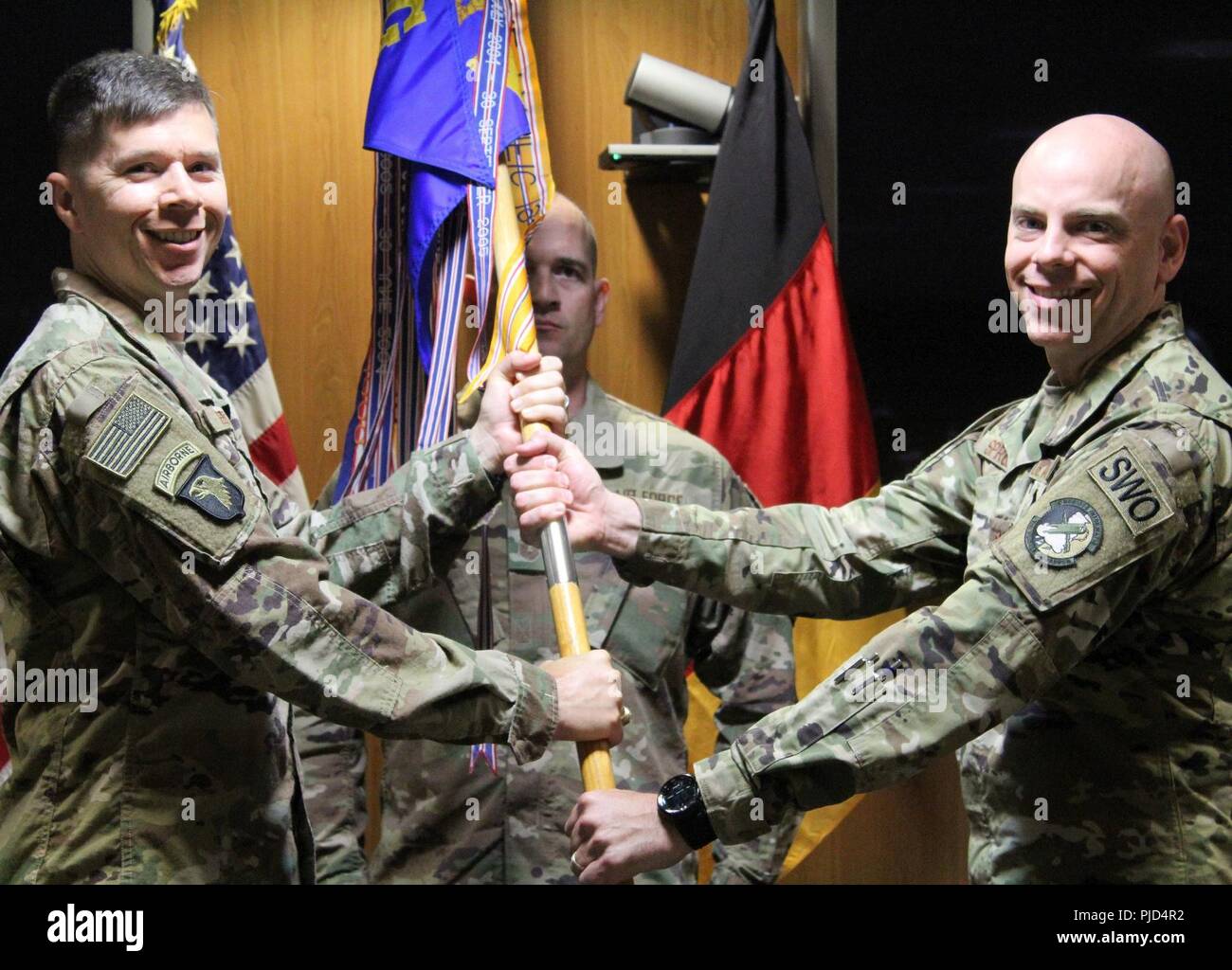 Colonel Jay Brad Reeves and Major(MAJ) Scotty L. Sproles, incoming ...