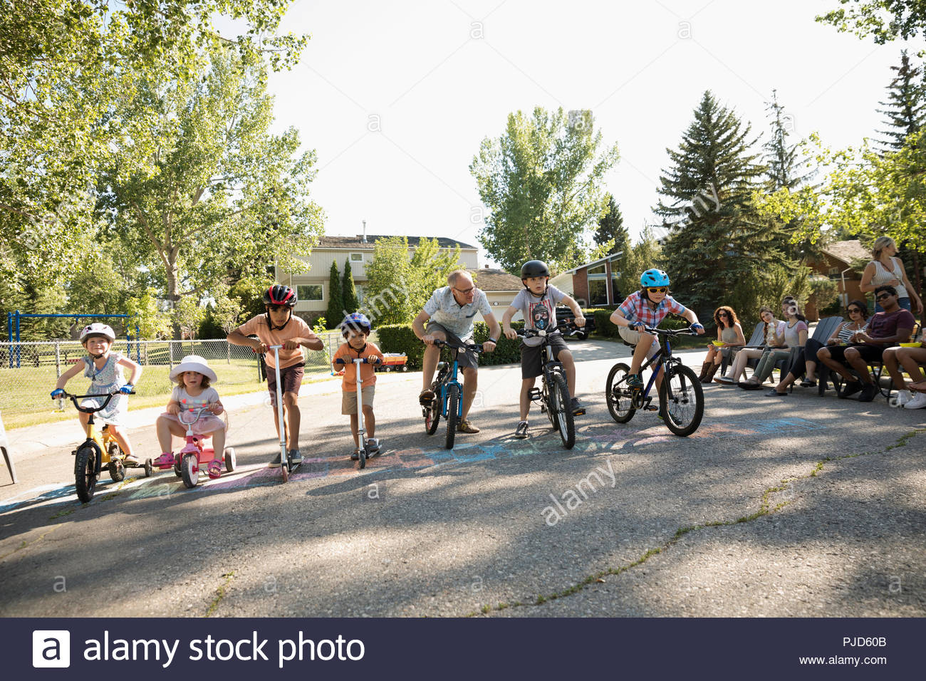 Children starting a race hi-res stock photography and images - Alamy